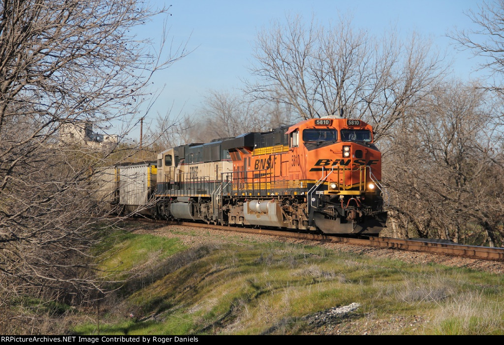 BNSF 5810